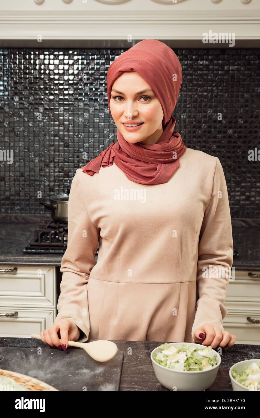 Arabic family meal hi-res stock photography and images - Alamy