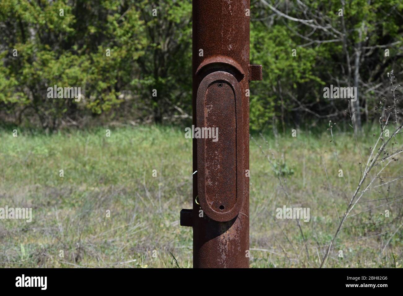 Old rusty metal pole in the countryside Stock Photo - Alamy