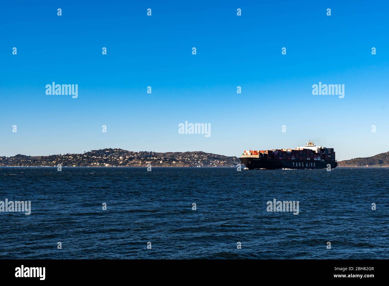 Large shipping cargo vessel san francisco bay hi-res stock photography ...