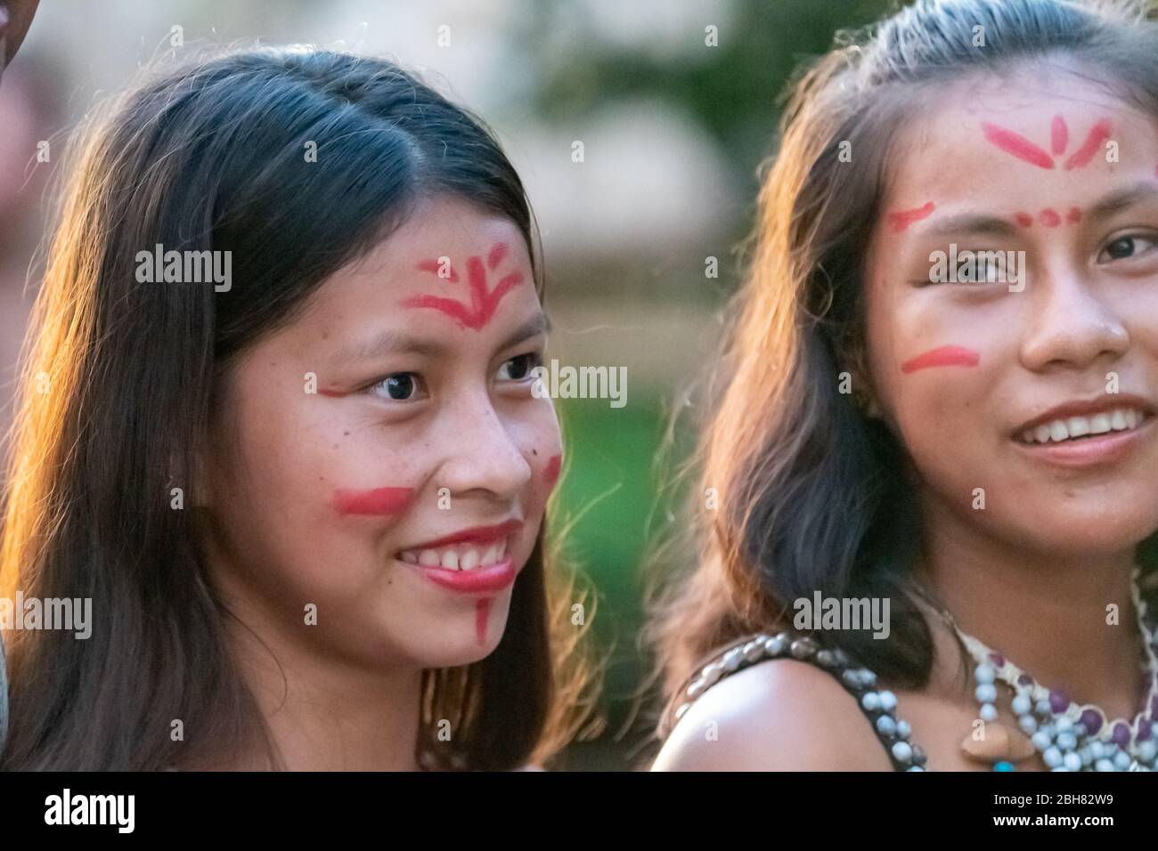 Girls red lips hi-res stock photography and images - Alamy