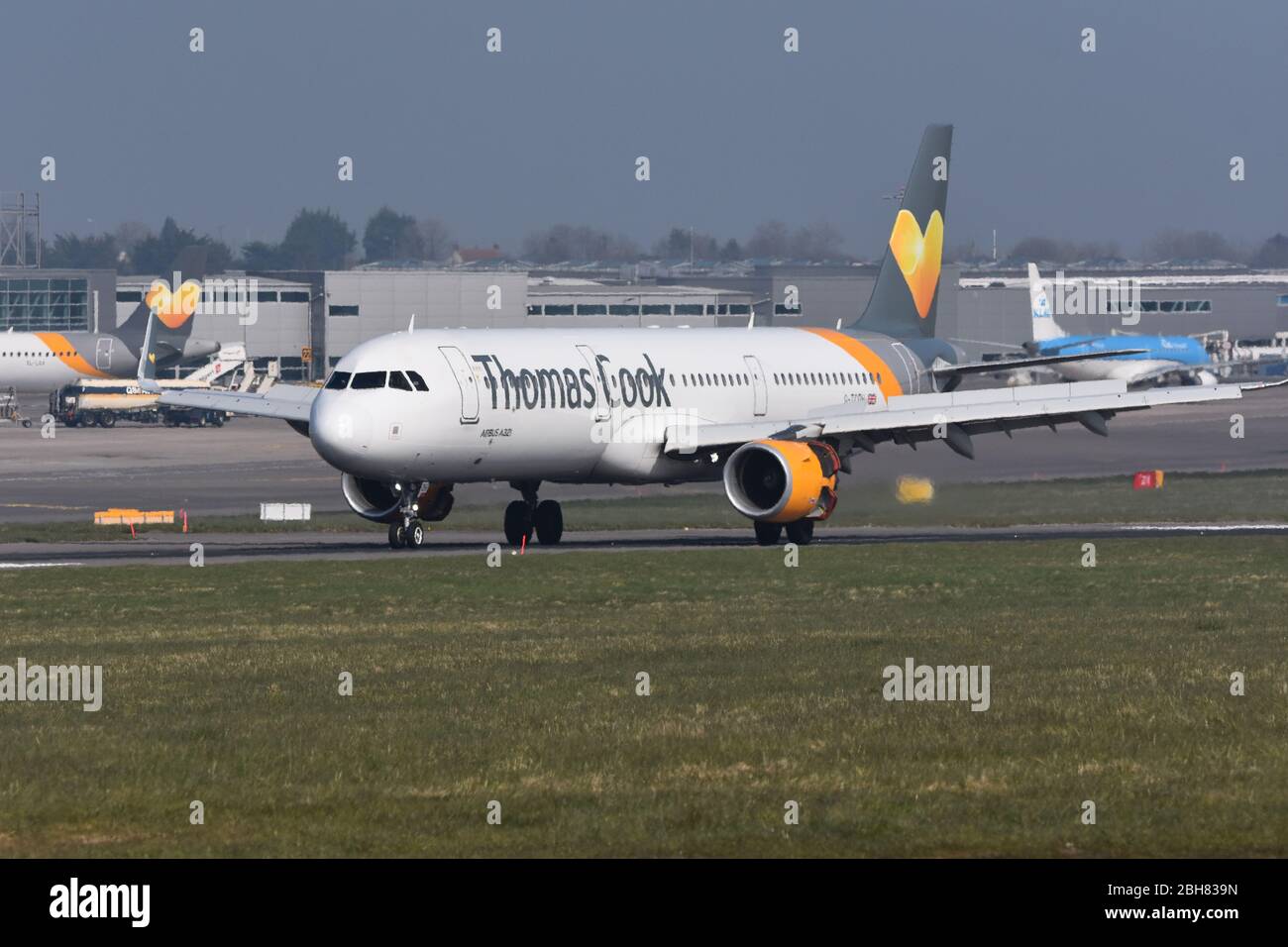 Thomas cook airbus a321 200 hi-res stock photography and images - Alamy