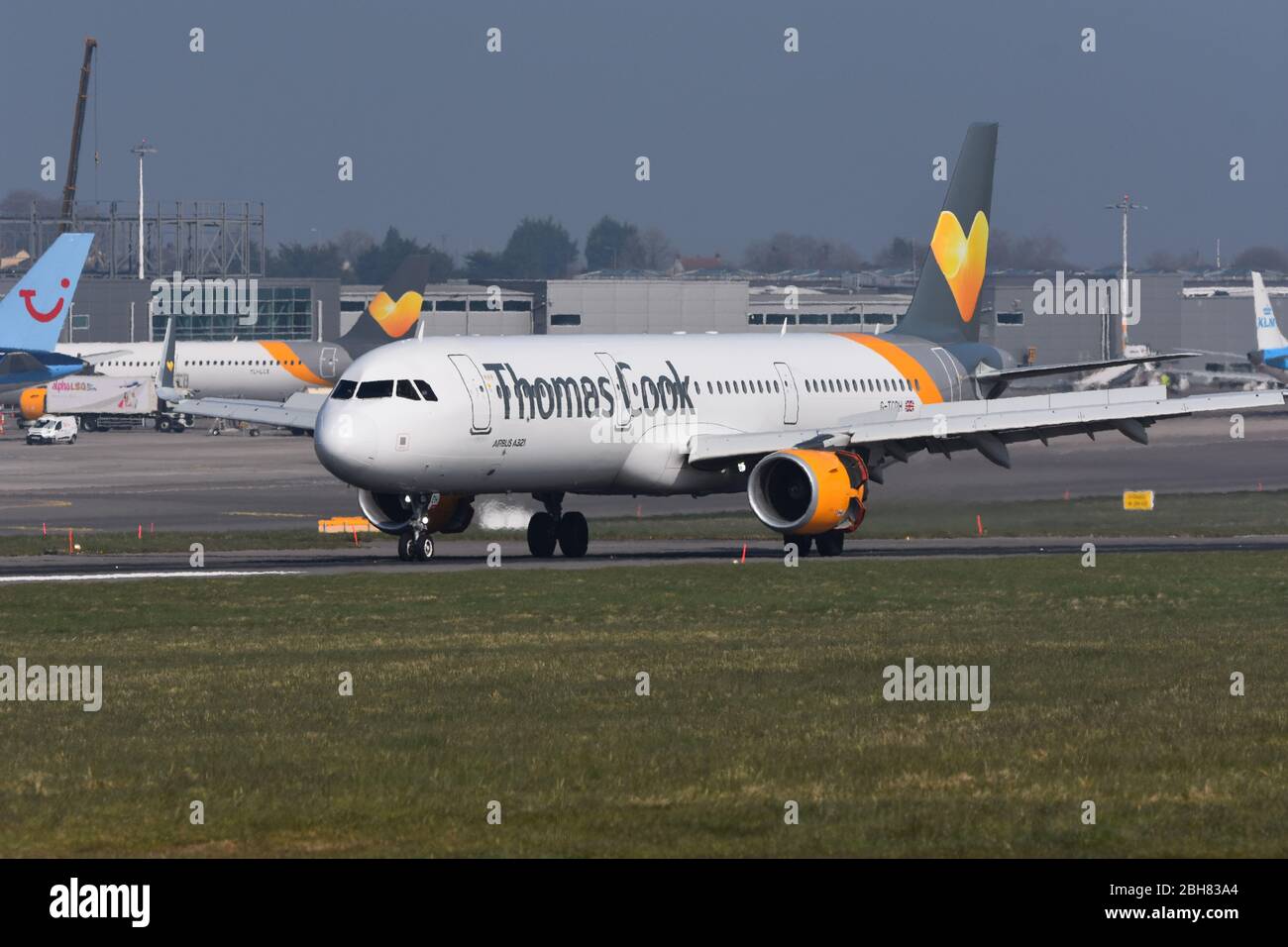 Thomas cook airbus a321 200 hi-res stock photography and images - Alamy