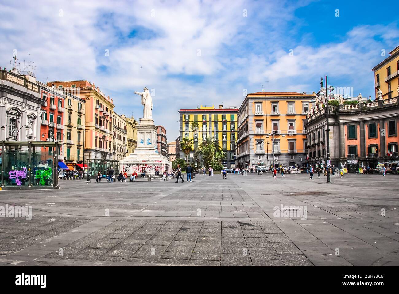 Piazza dante hi-res stock photography and images - Alamy