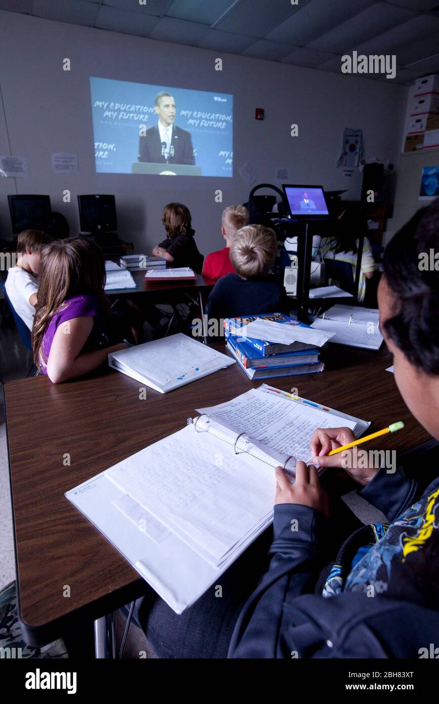 President with school children hi-res stock photography and images - Alamy