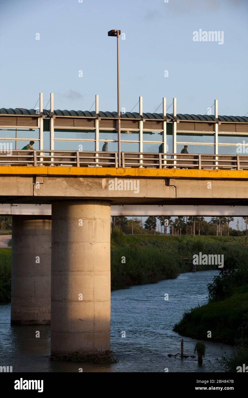 Two crossings hi-res stock photography and images - Alamy