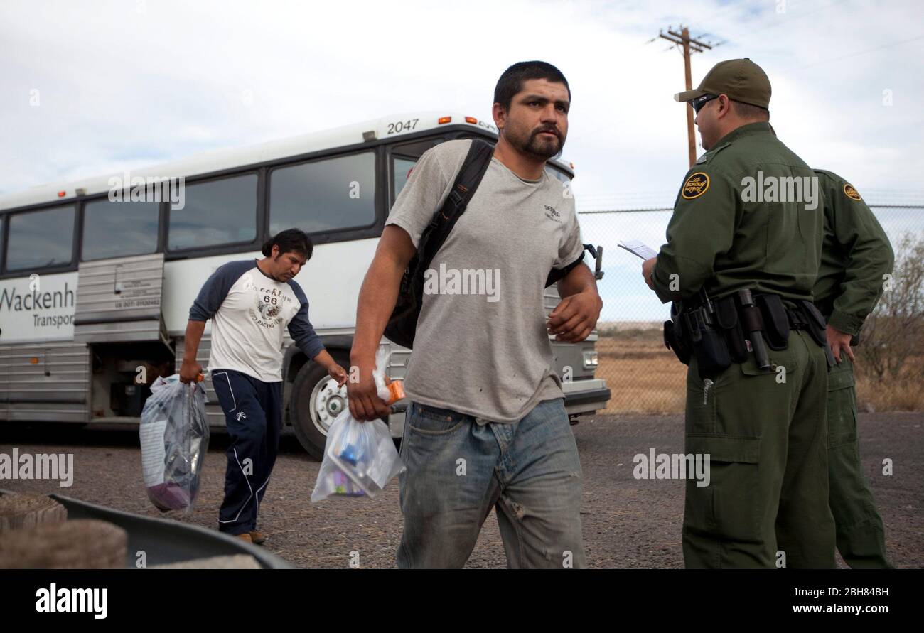 Ojinaga border crossing hi-res stock photography and images - Alamy