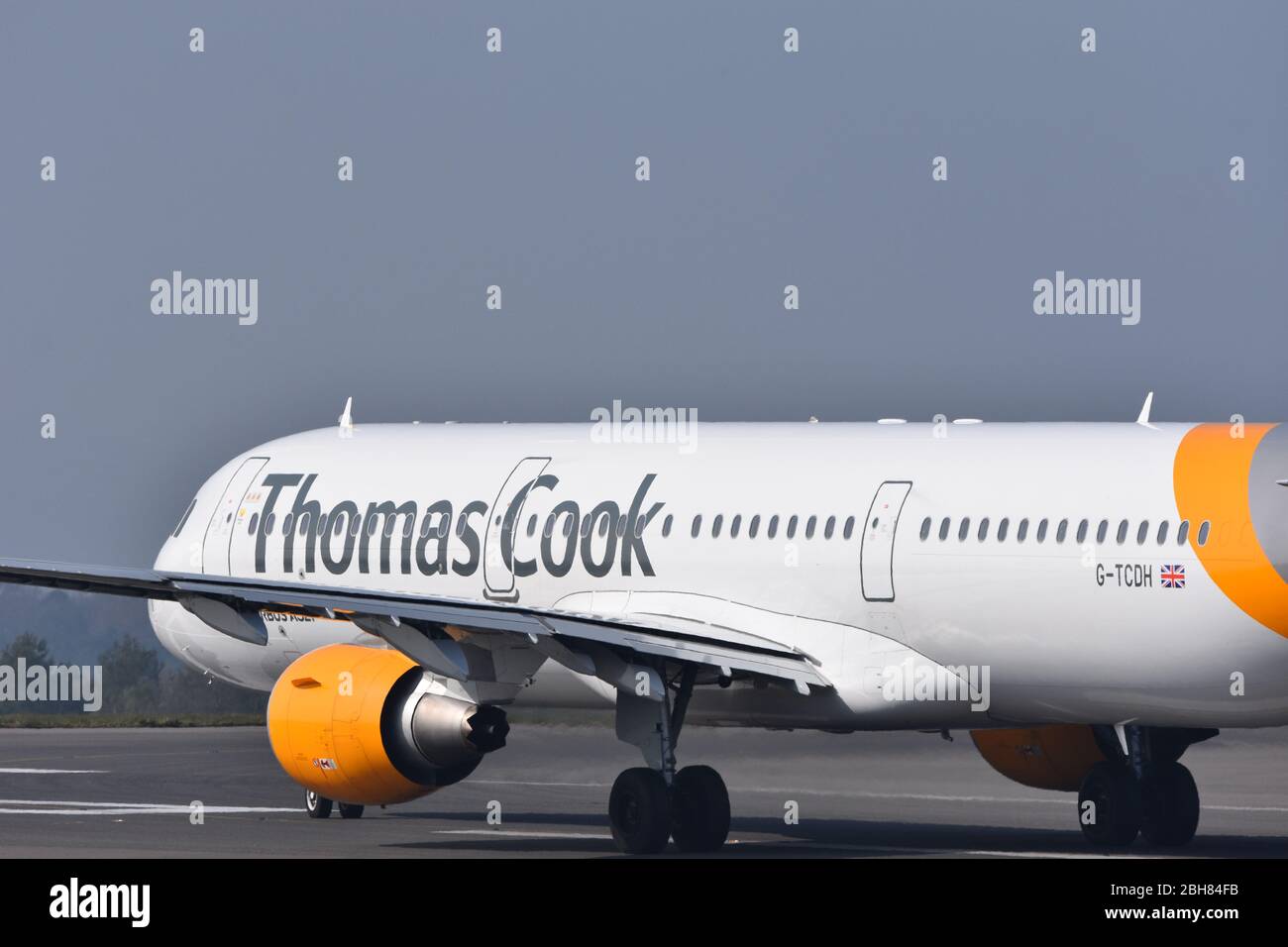Thomas cook airbus a321 200 hi-res stock photography and images - Alamy