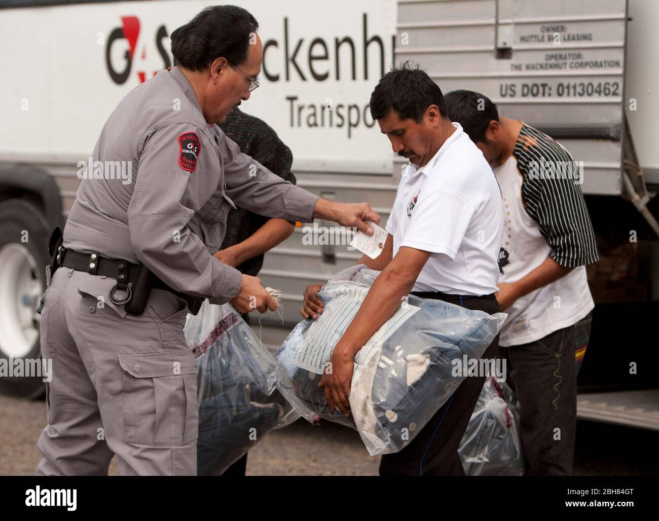 Homeland security agent border hi-res stock photography and images - Alamy