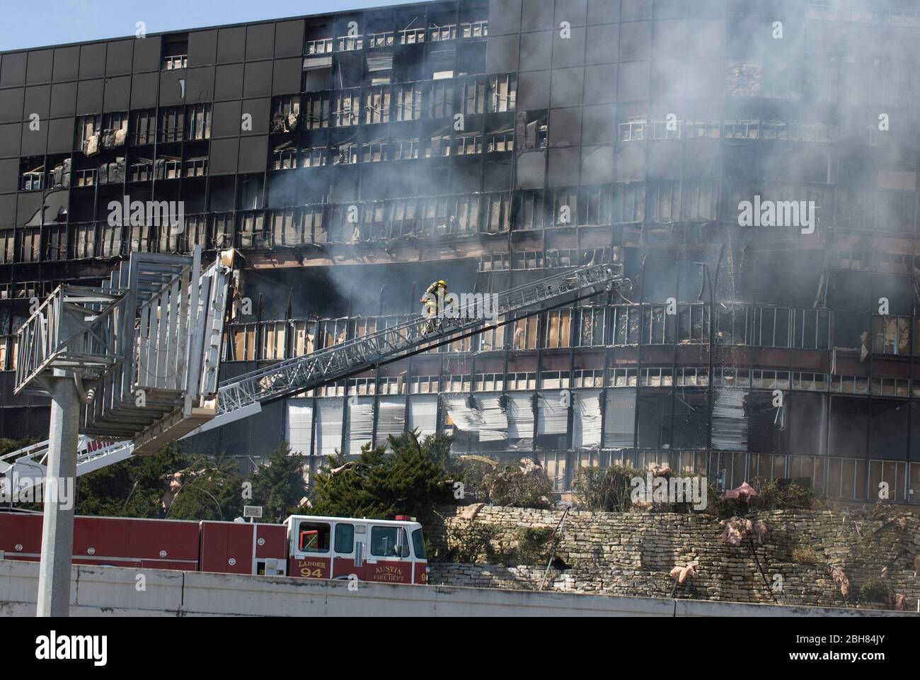 Crane firetruck hi-res stock photography and images - Alamy