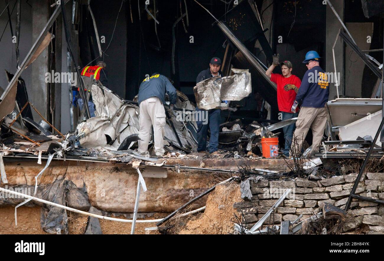 Plane crash investigation hi-res stock photography and images - Alamy