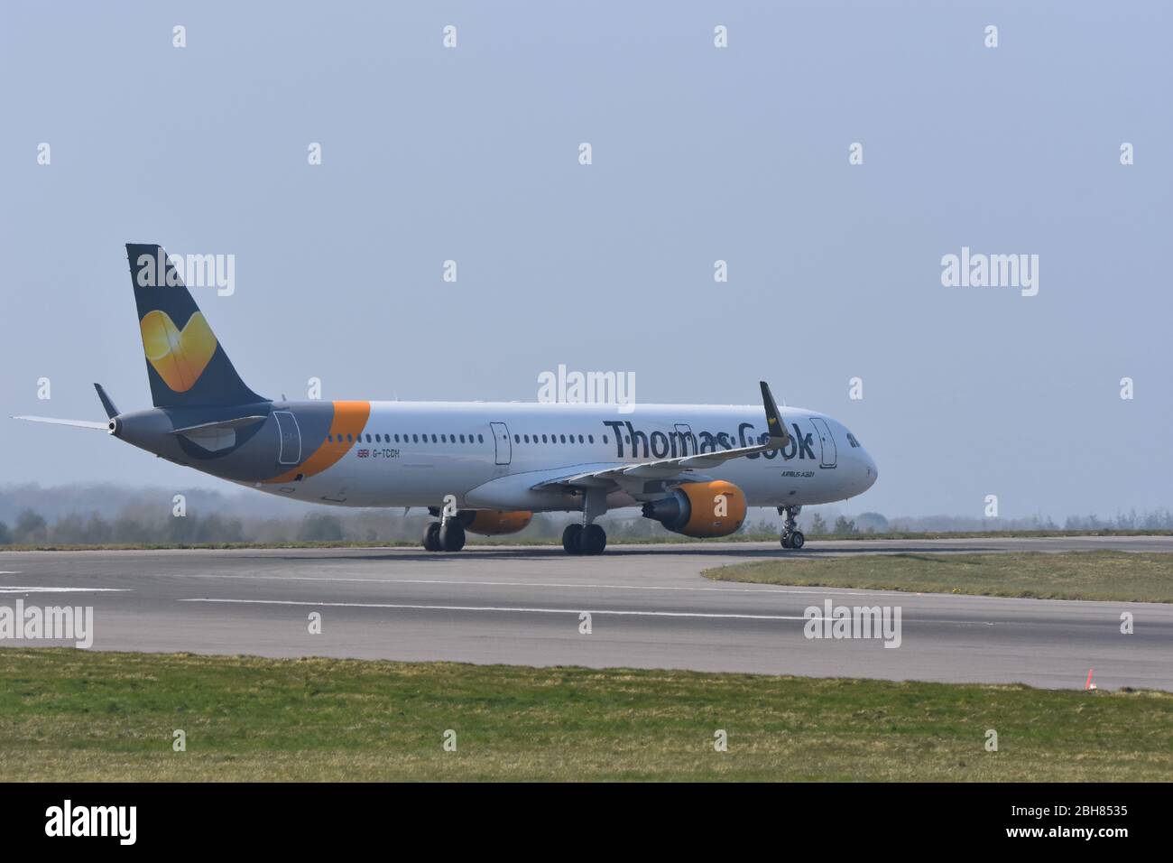 Thomas cook plane hi-res stock photography and images - Alamy