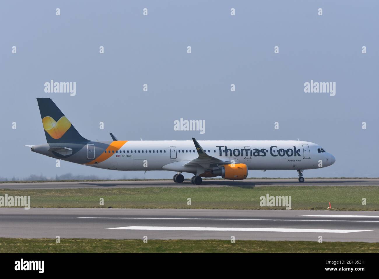 Thomas cook airbus a321 200 hi-res stock photography and images - Alamy