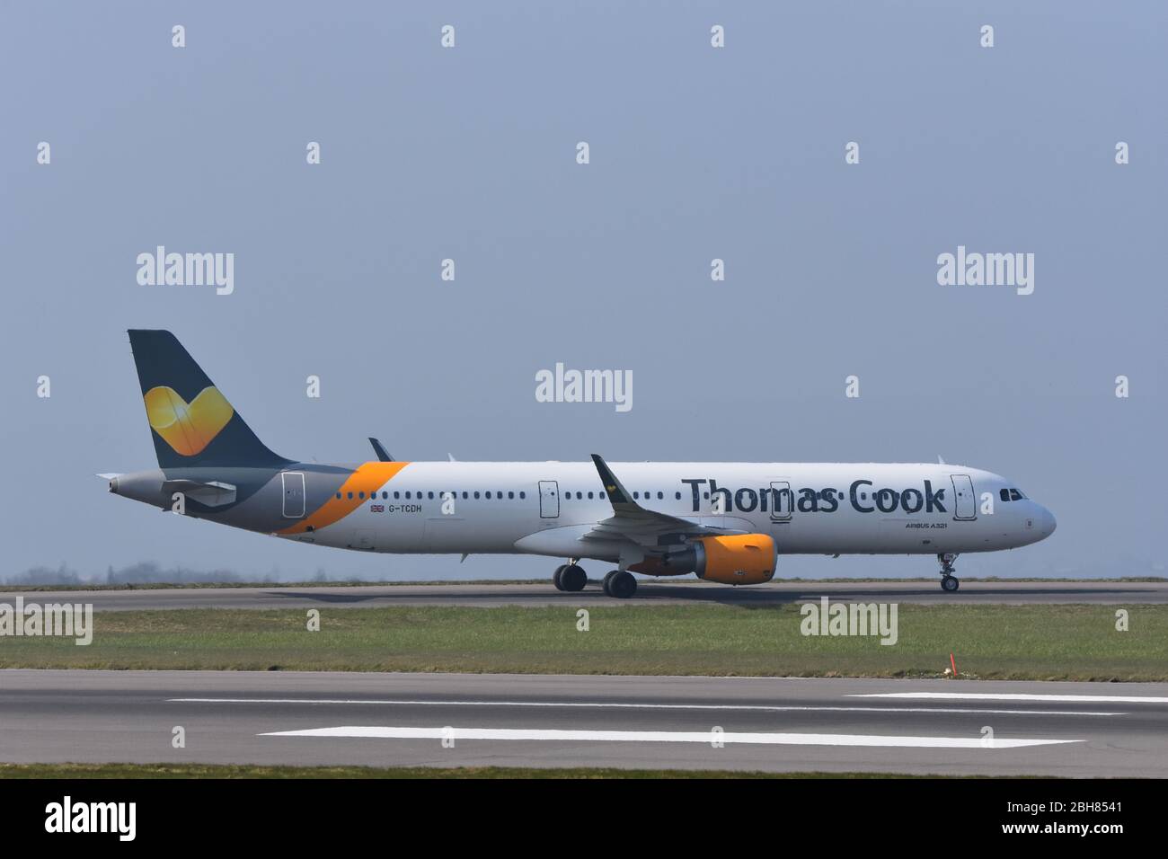 Thomas cook photos plane hi-res stock photography and images - Alamy