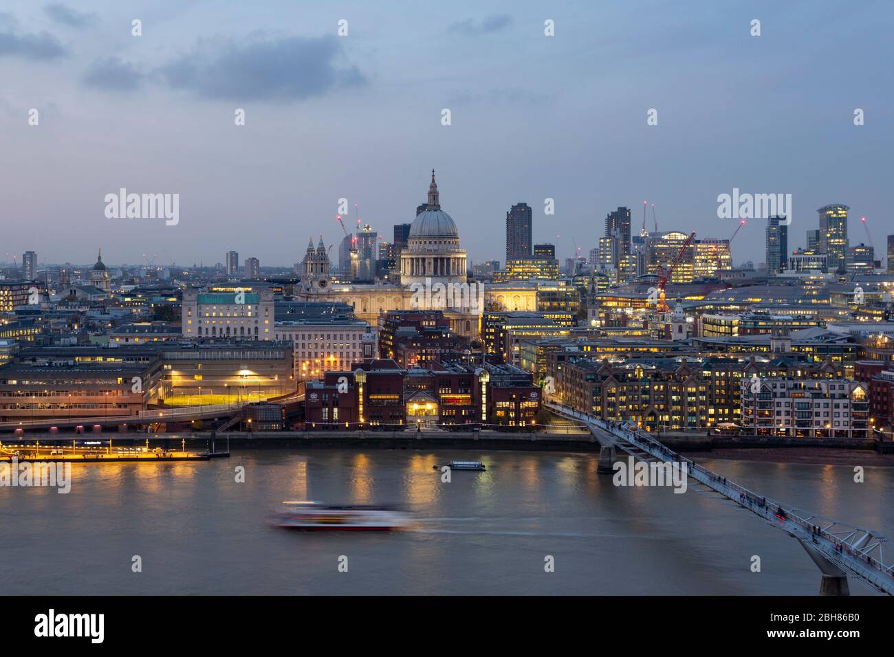 Cityscape view of St. Paul's Cathedral as seen from the viewing level ...
