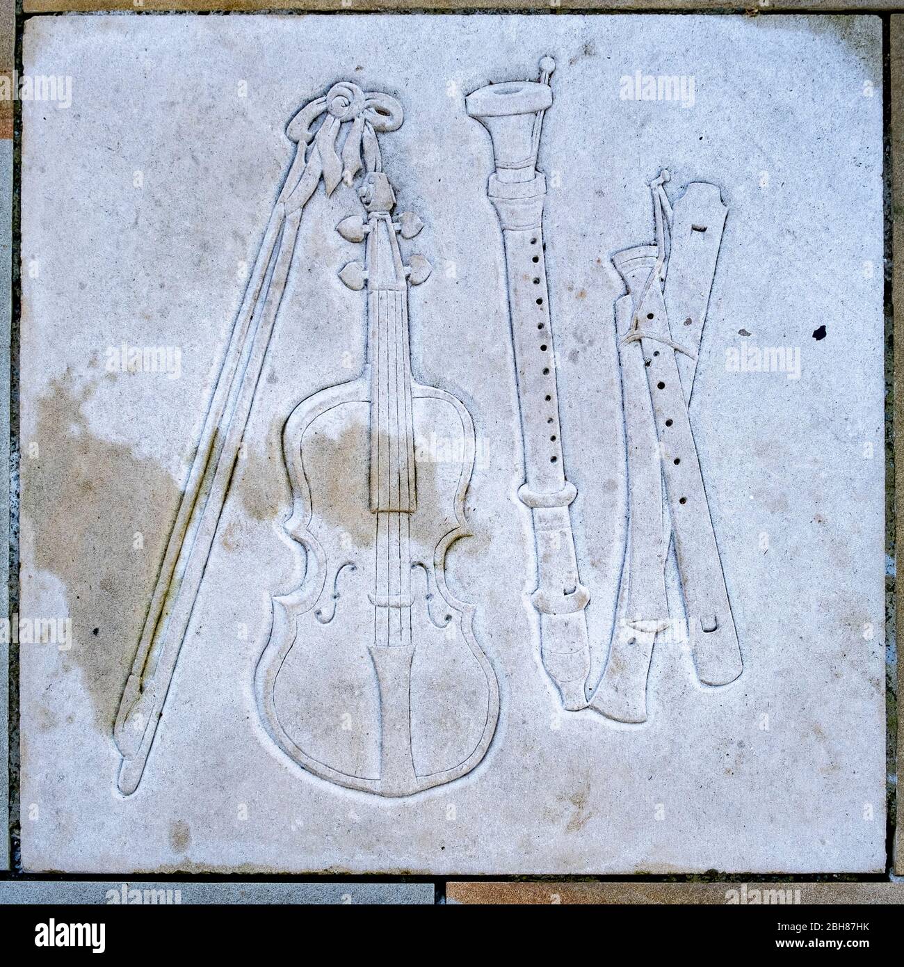 17th century musical instruments hi-res stock photography and images ...