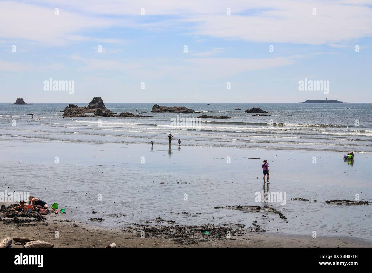 Destruction island lighthouse hi-res stock photography and images - Alamy