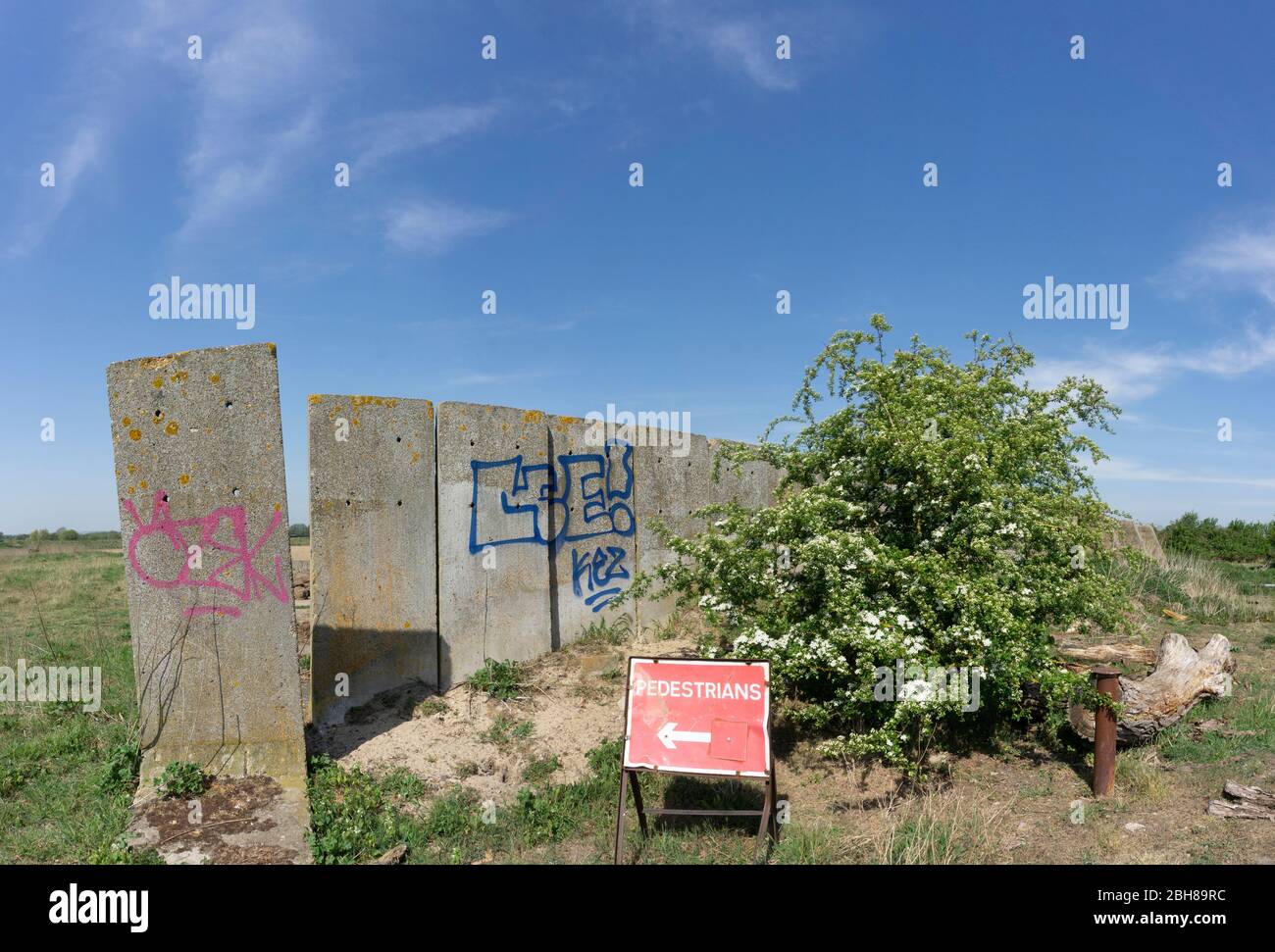 Red pedestrian sign hi-res stock photography and images - Alamy