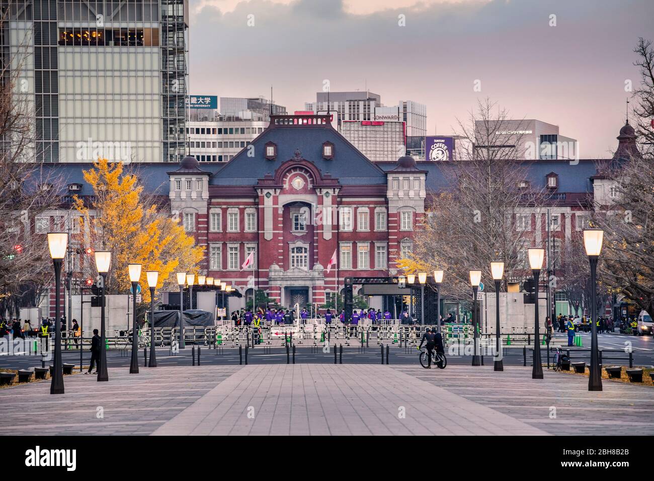 Tokyo station hi-res stock photography and images - Alamy