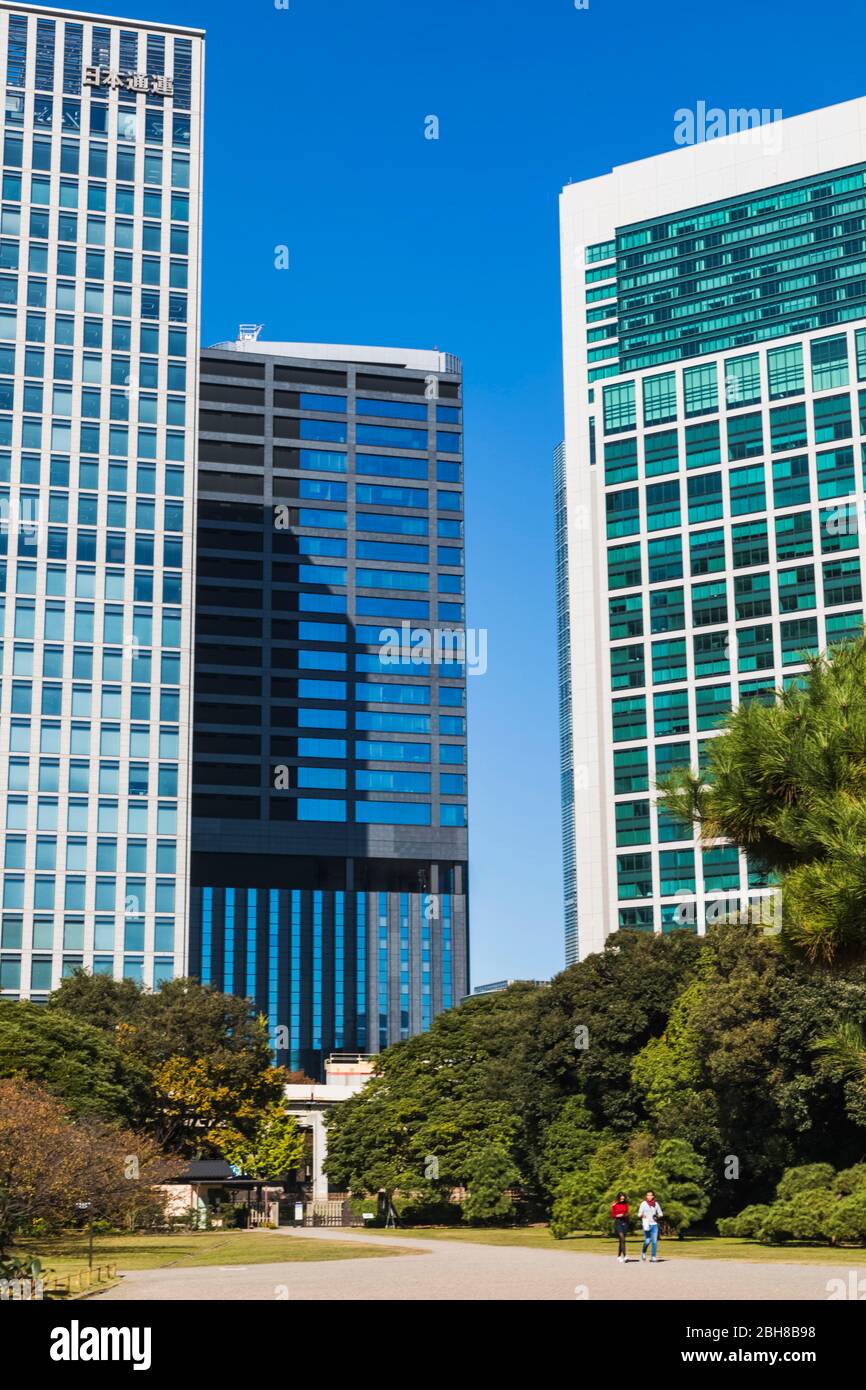 Japan, Honshu, Tokyo, Hama-rikyu Gardens and The Shiodome Area Skyline ...