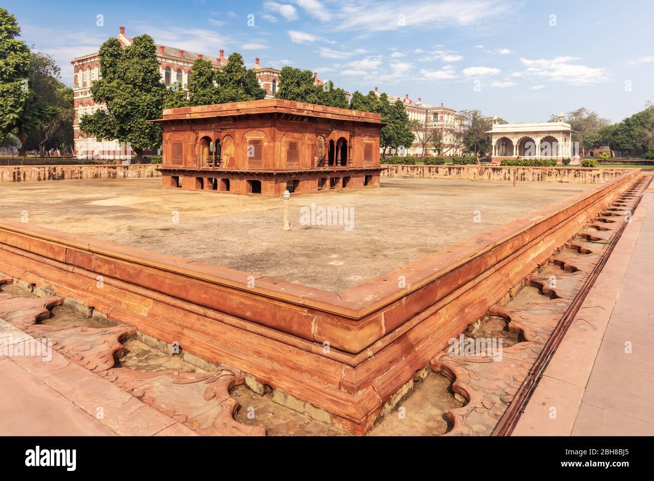 Garden red fort delhi hi-res stock photography and images - Alamy