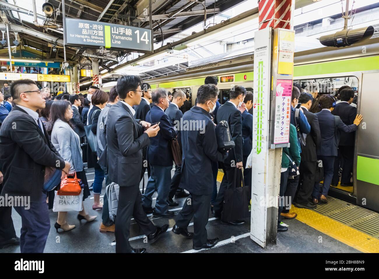 Tokyo train commuters hi-res stock photography and images - Alamy