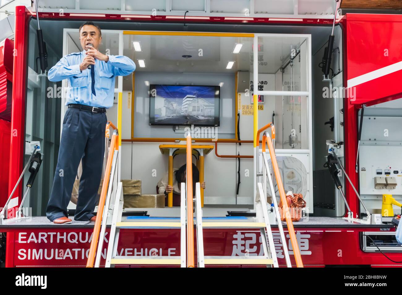 Earthquake tokyo table hi-res stock photography and images - Alamy