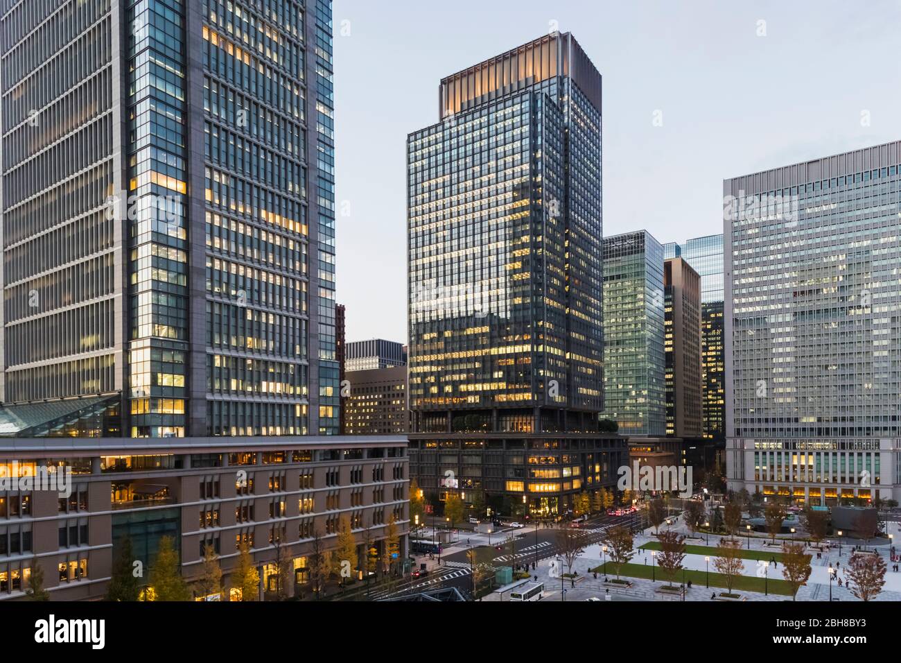 Japan, Honshu, Tokyo, Marunouchi, Marunouchi Building and Shin ...