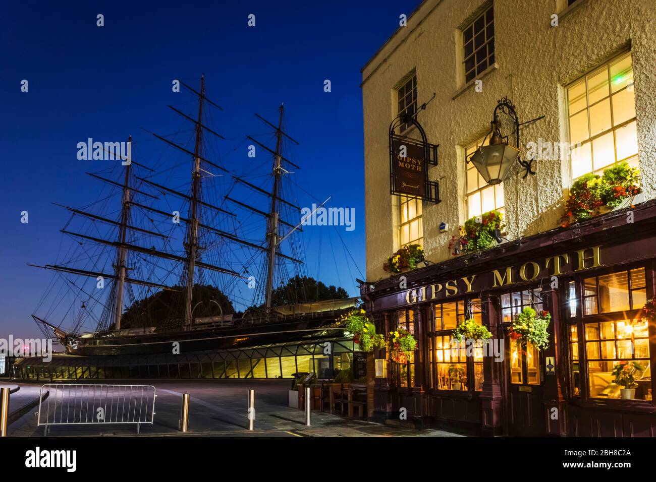 Night view of the gypsy moth pub the cutty sark hi-res stock ...