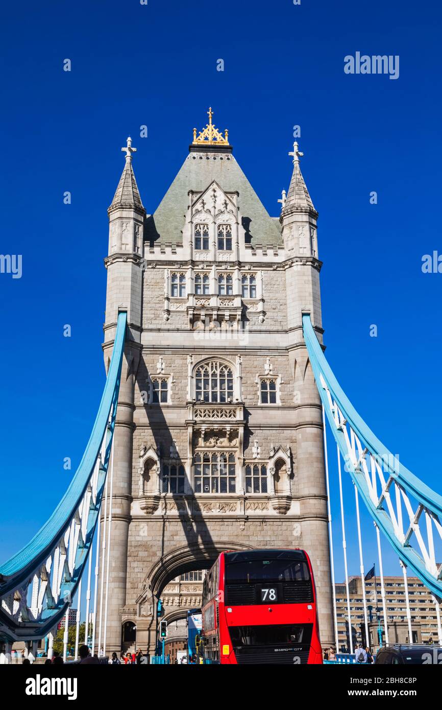 London bridge double decker hi-res stock photography and images - Alamy