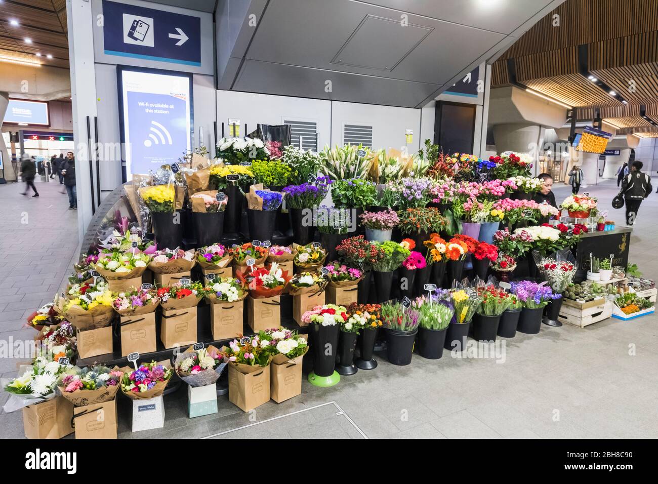 City of london with trains hi-res stock photography and images - Alamy