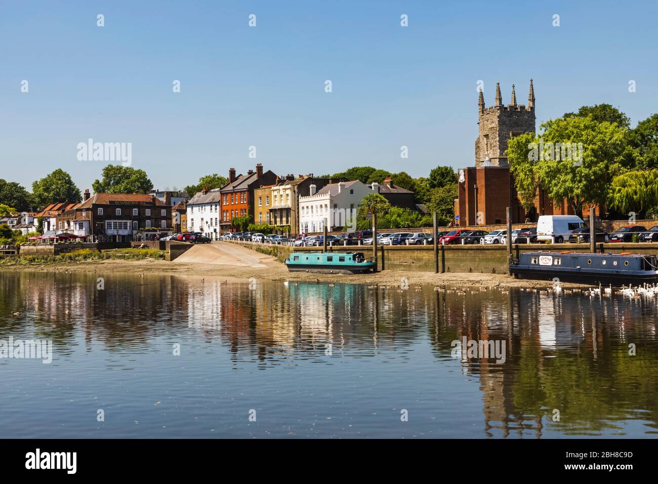 England, London, Hounslow, Isleworth Waterfront Skyline Stock Photo - Alamy