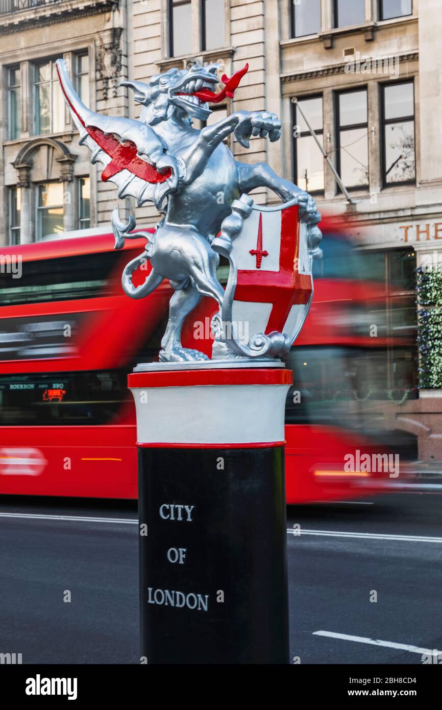 City of london dragon statue hi-res stock photography and images - Alamy