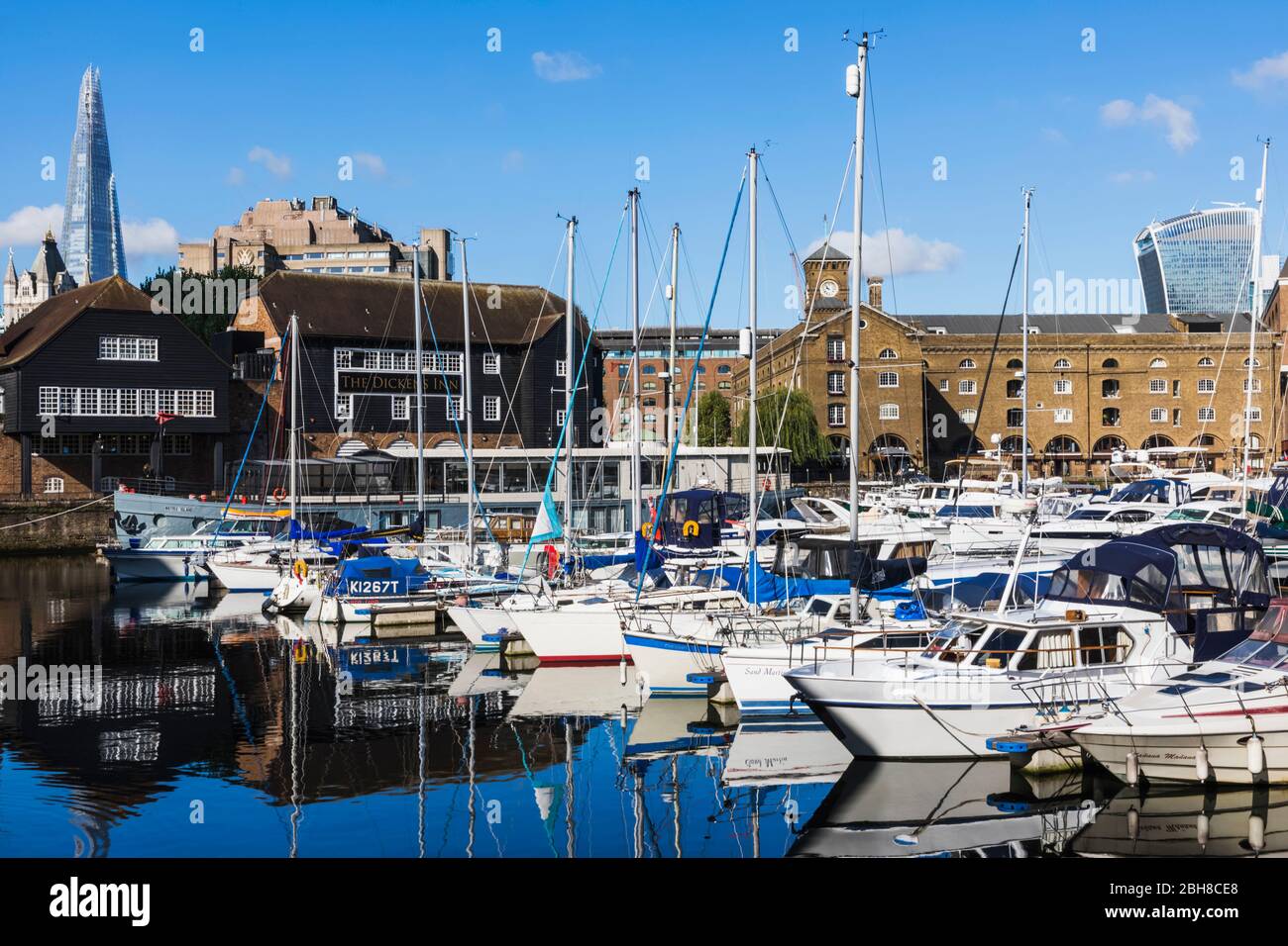 Marinas in london hi-res stock photography and images - Alamy