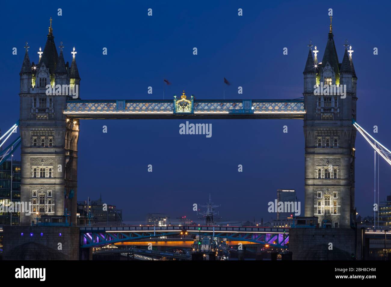 Tower bridge at night hi-res stock photography and images - Alamy