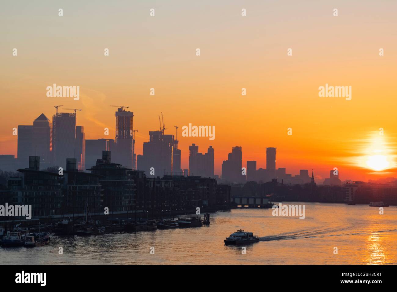 England, London, Dawn Over Docklands and River Thames Stock Photo - Alamy