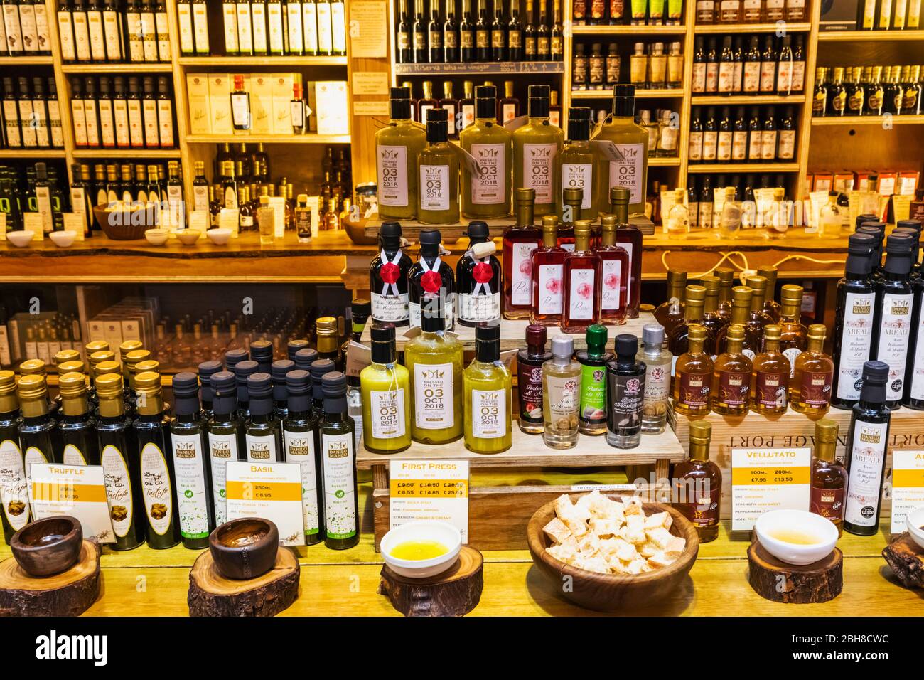 Oil shop hi-res stock photography and images - Alamy