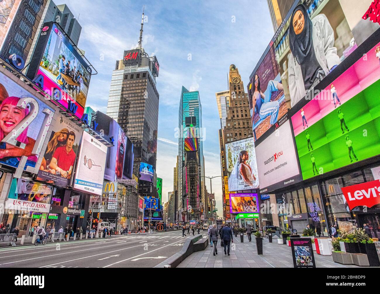 Manhattan new york city square hi-res stock photography and images - Alamy