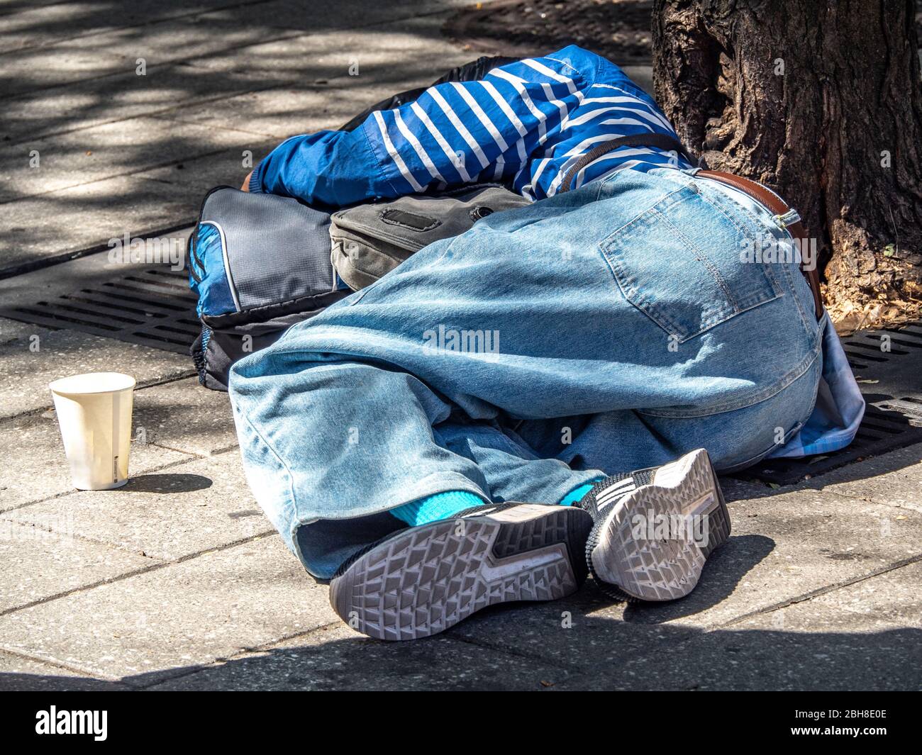 Homeless people cup hi-res stock photography and images - Alamy