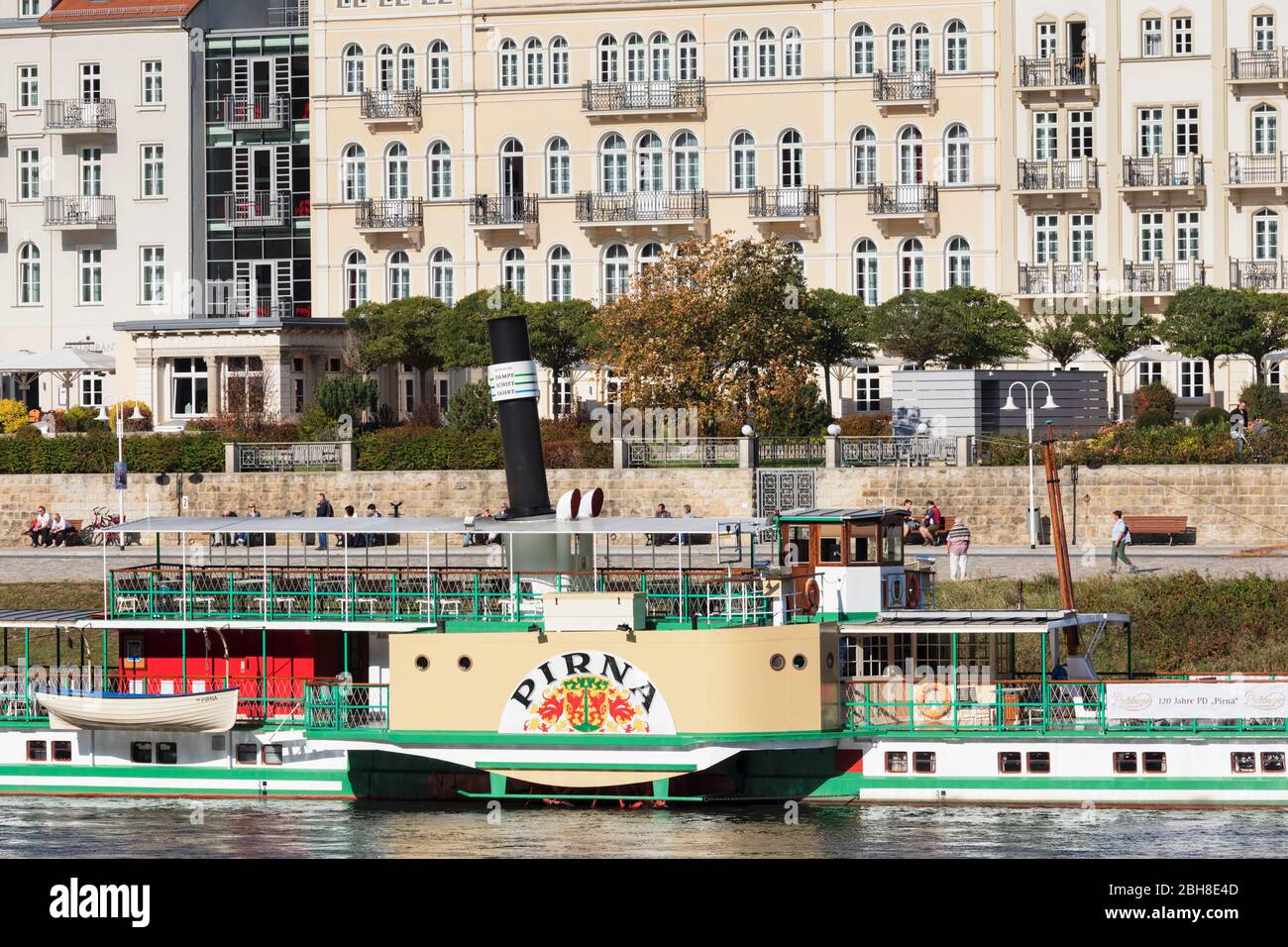 Historic paddle steamers hi-res stock photography and images - Alamy