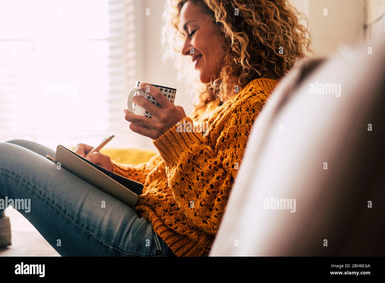 Taking messages hi-res stock photography and images - Alamy