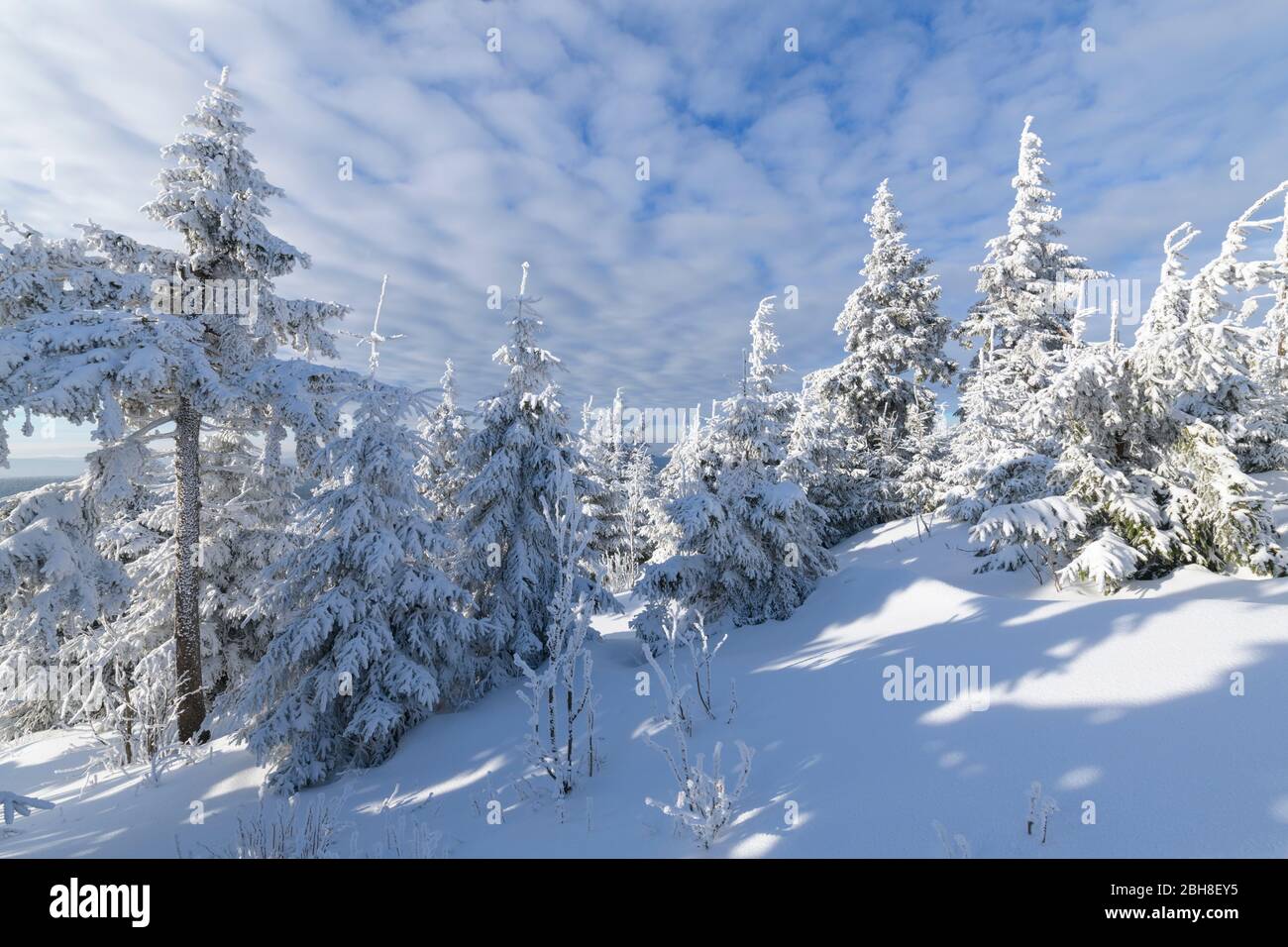 Snow ore mountains hi-res stock photography and images - Alamy