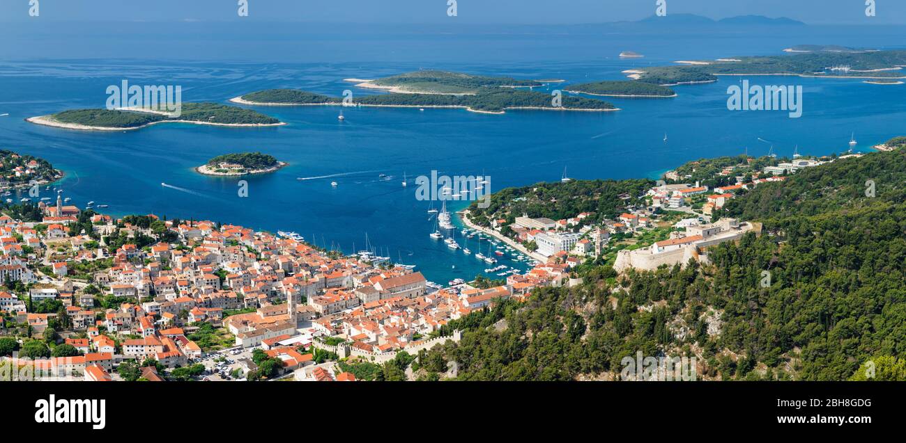 Hvar und Pakleni Inseln, Insel Hvar, Dalmatien, Kroatien Stock Photo ...