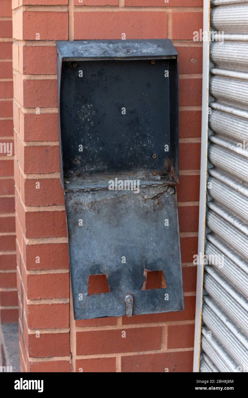 Metal box texture hi-res stock photography and images - Alamy
