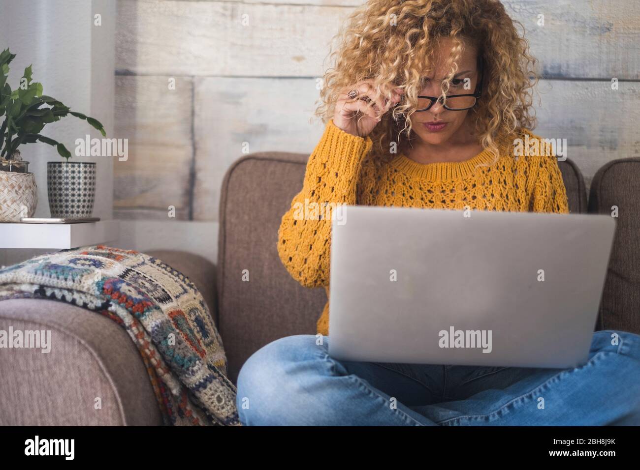 Using a notebook hi-res stock photography and images - Alamy