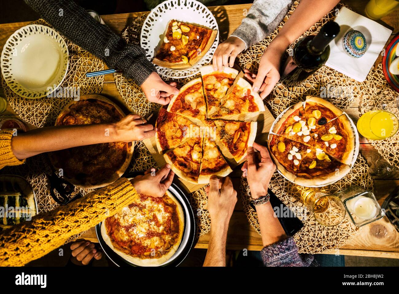 Pizza full view hi-res stock photography and images - Alamy