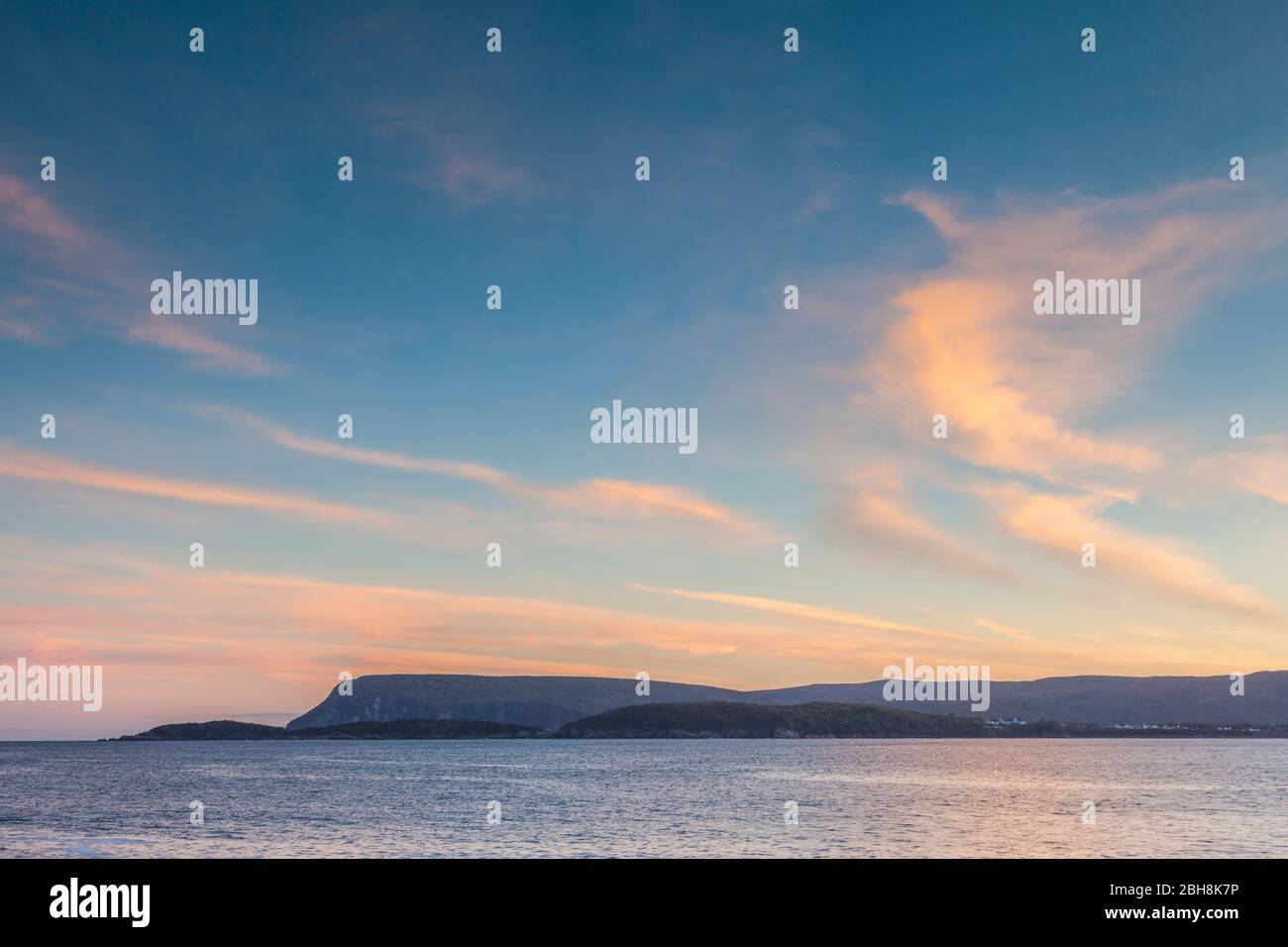 Middle head trail hi-res stock photography and images - Alamy