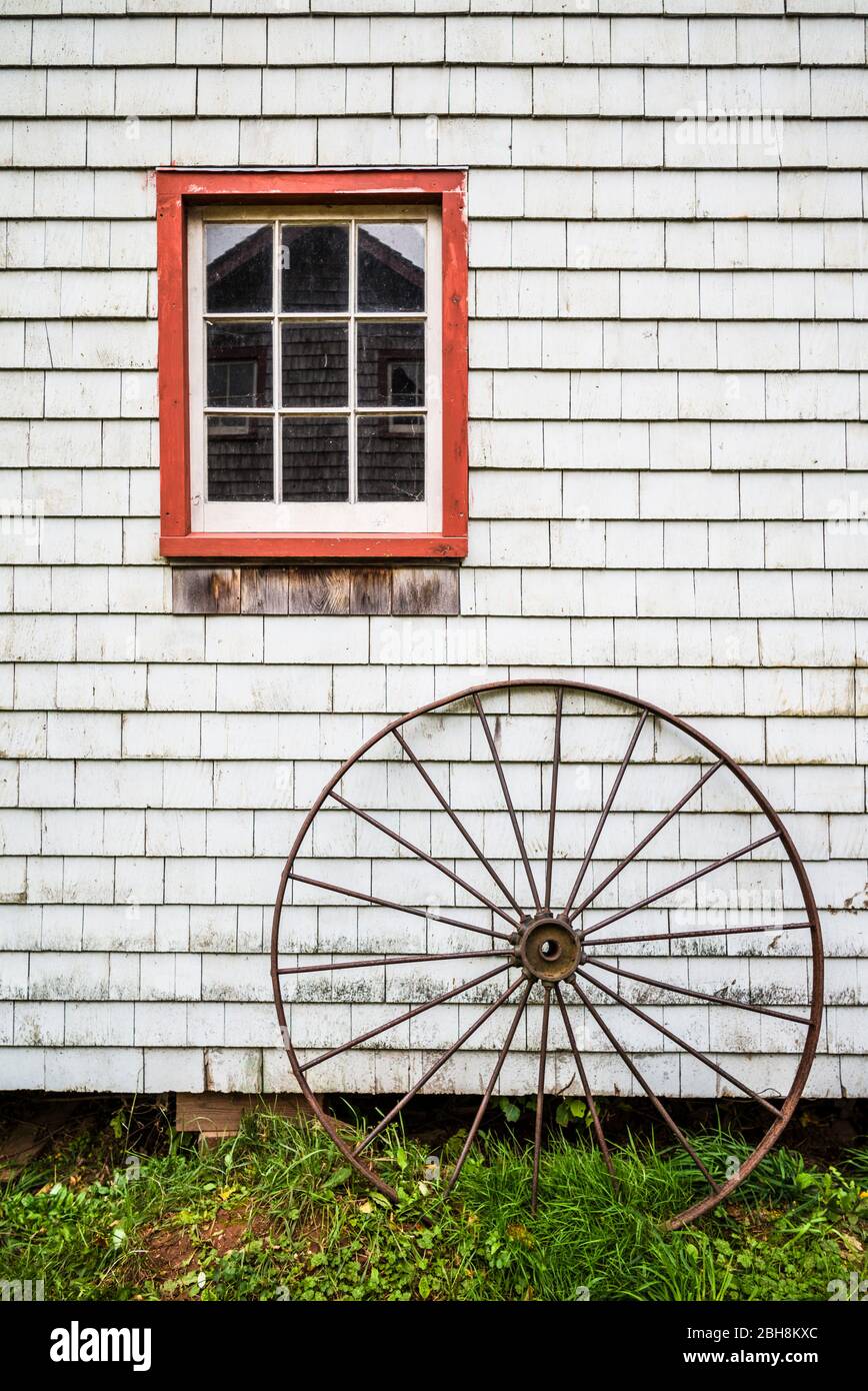 Old wagon wheel hi-res stock photography and images - Alamy