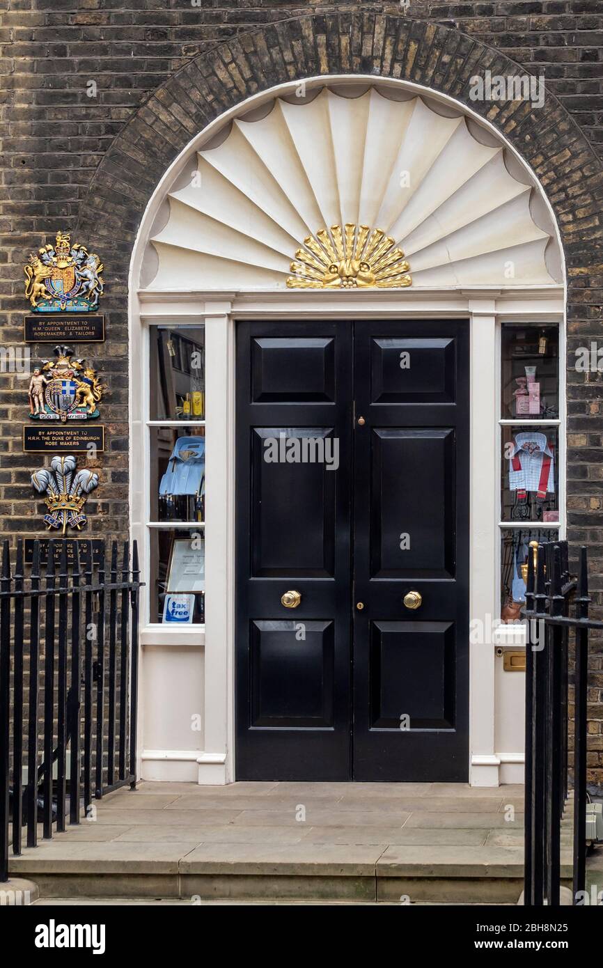 Tailor shop signs london hi-res stock photography and images - Alamy
