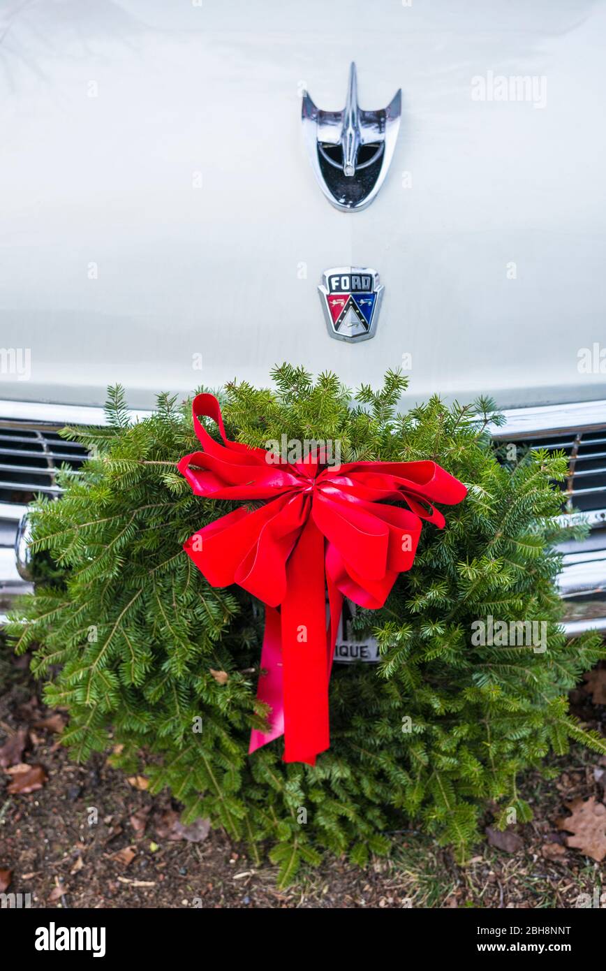 Car wreath hi-res stock photography and images - Alamy