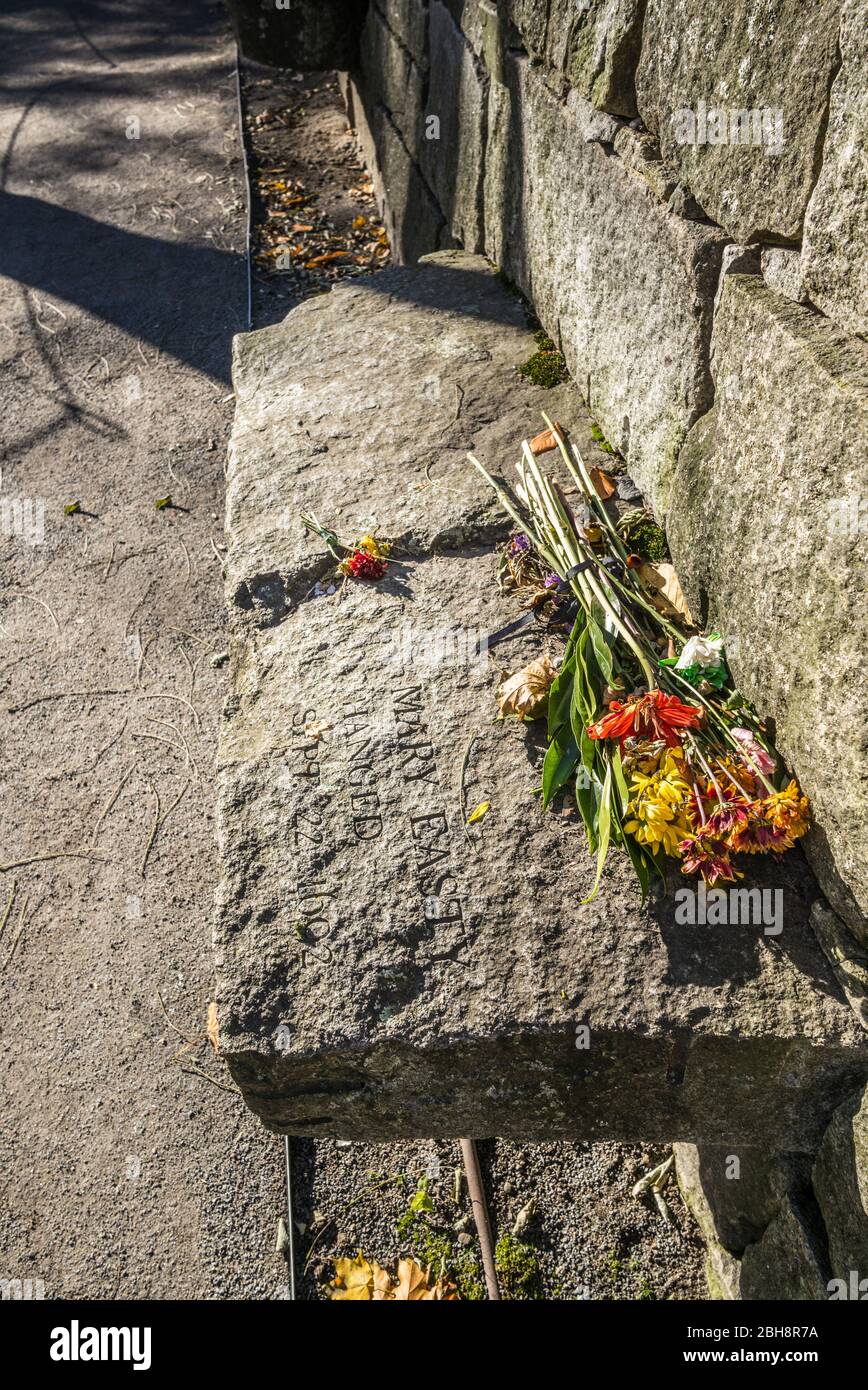 USA, New England, Massachusetts, Salem, stone memorial to the Salem ...